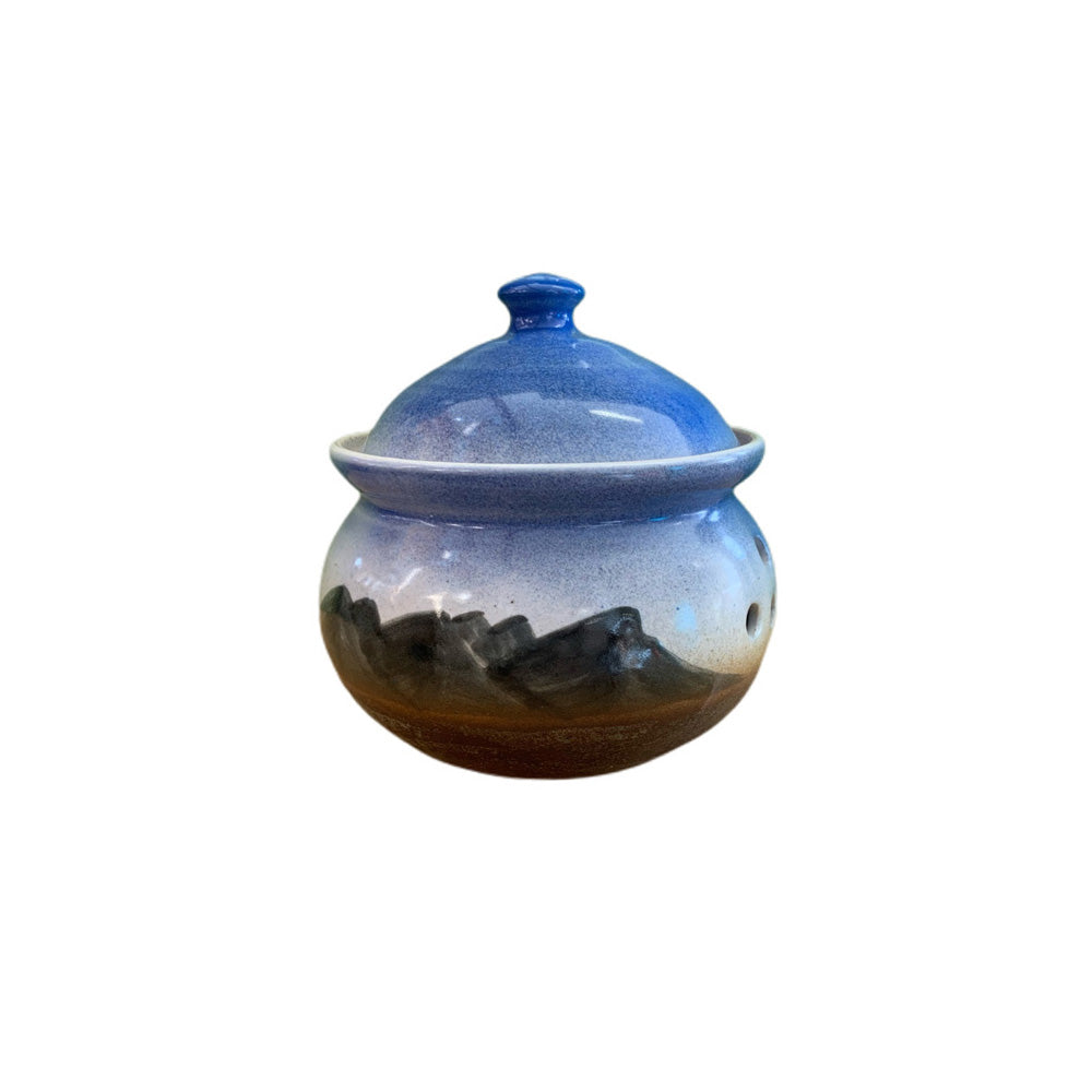 Cuillin Scenes Garlic Pot – Uig Pottery